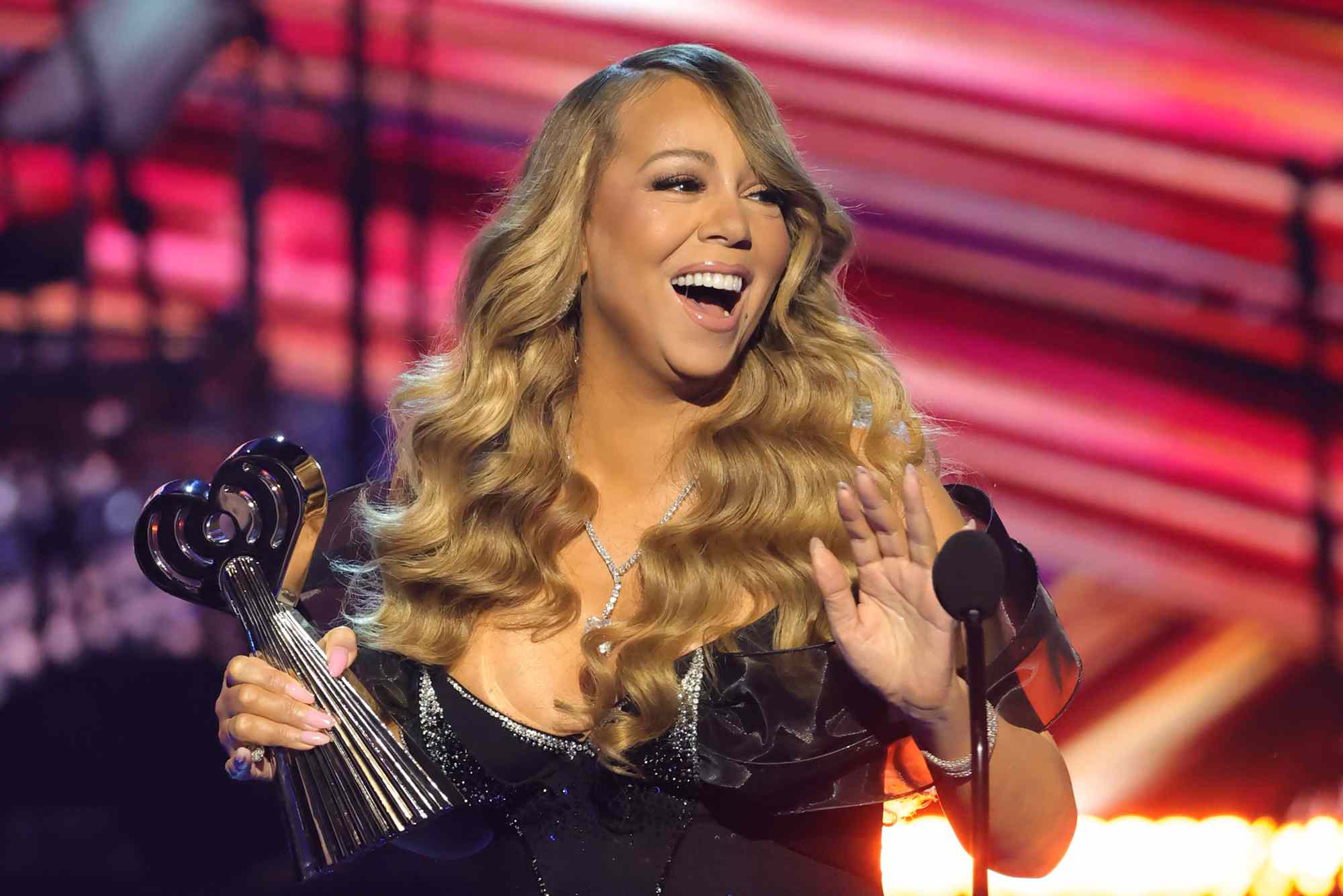 Mariah Carey Receives iHeartRadio Icon Award in Show-Stopping Style ...